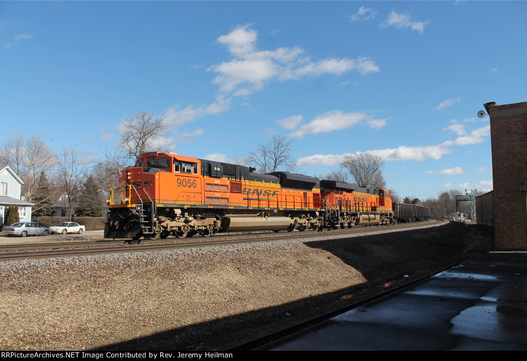 BNSF 9056 & 8344 (4)